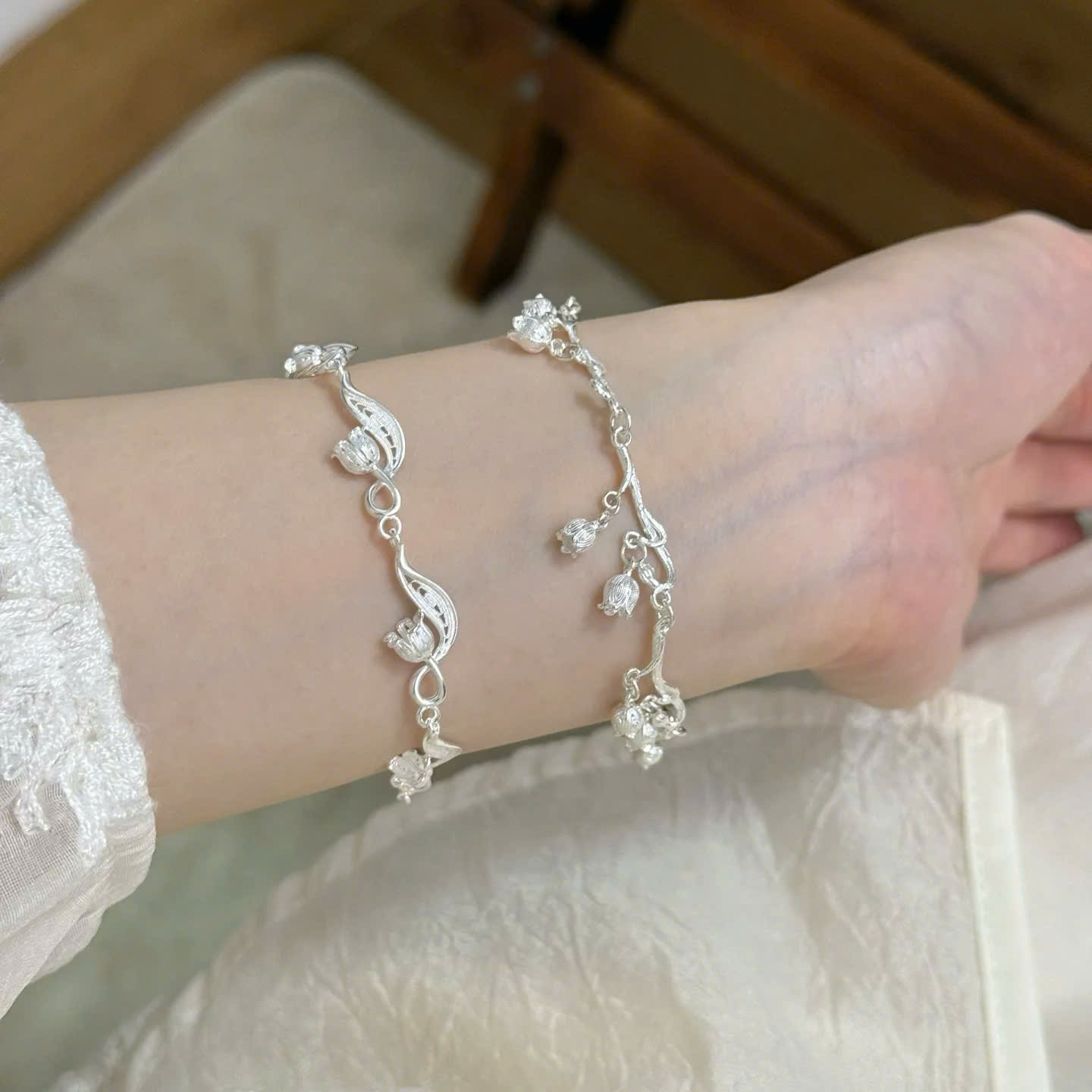 LT628 - Lắc tay hoa lá linh lan cách điệu | trangsucmoe